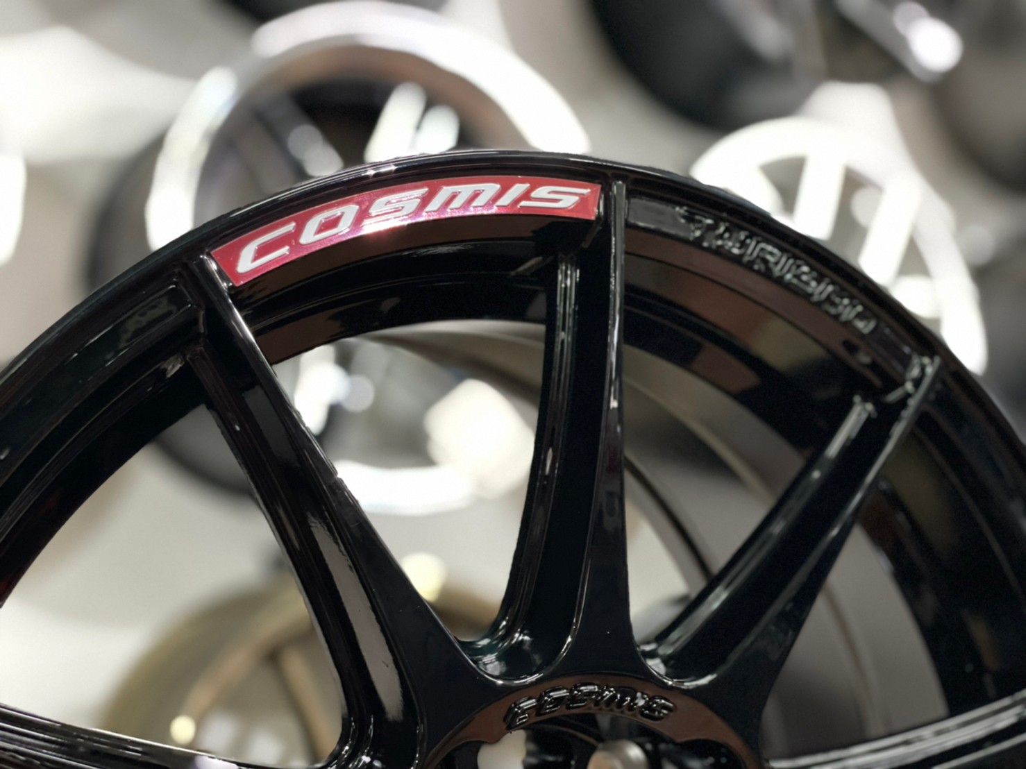 ล้อแม็กซ์ขอบ15 Cosmis Turismo กว้าง7 4รู100 ออฟ30 สีดำเงา - เอ็ม.แอล.ออโต้แม็กซ์ : Inspired by ...